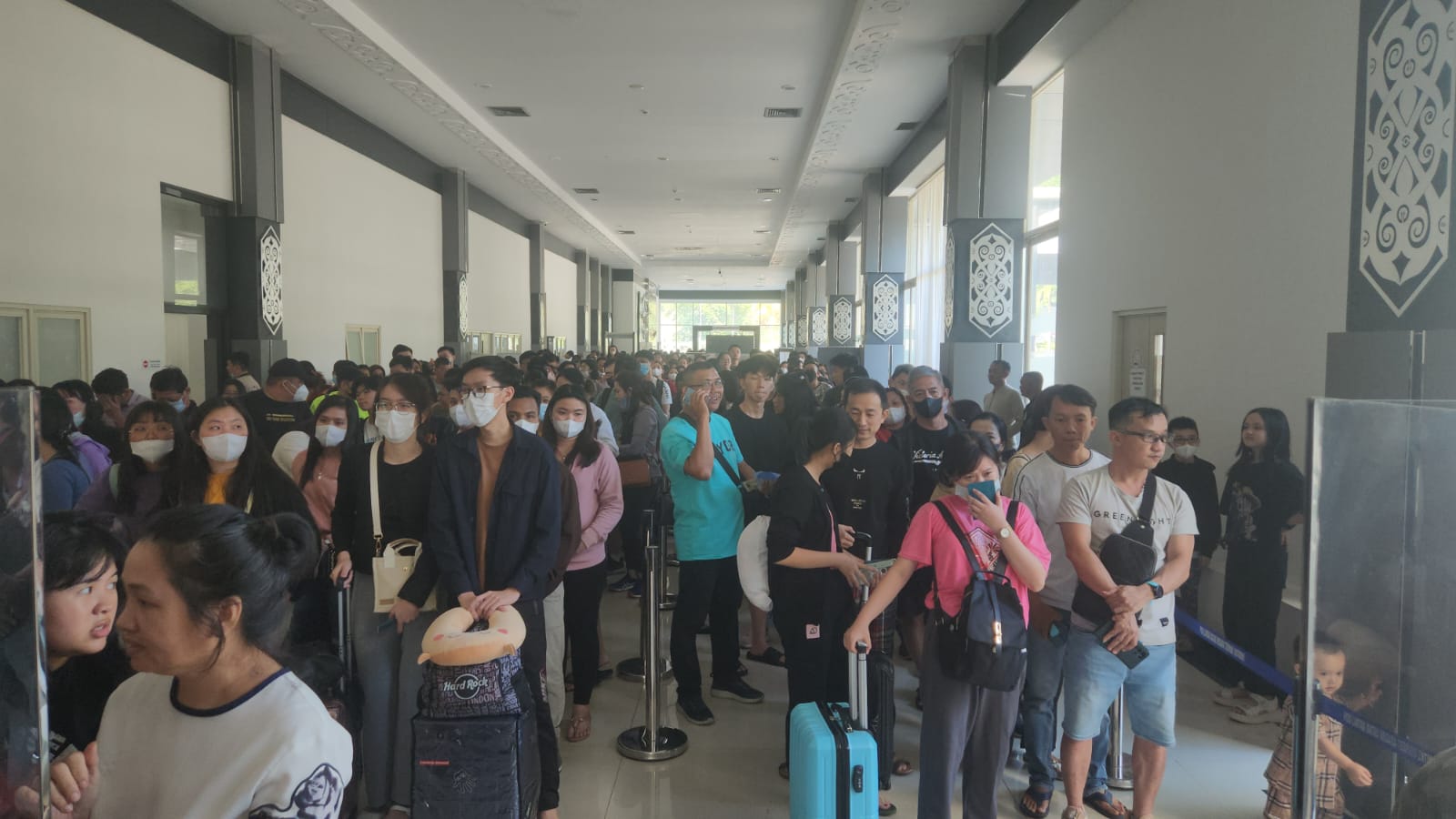 H-1.PLBN Entikong Didominasi Oleh Jalur Keberangkatan, Arus Mudik ...